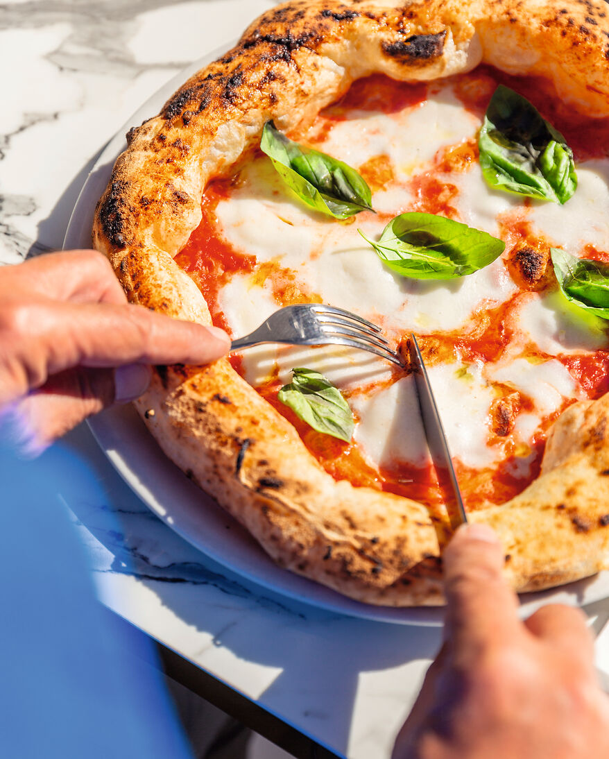 Pizza Margherita - Rezept - Gustini - italienischer Foodblog