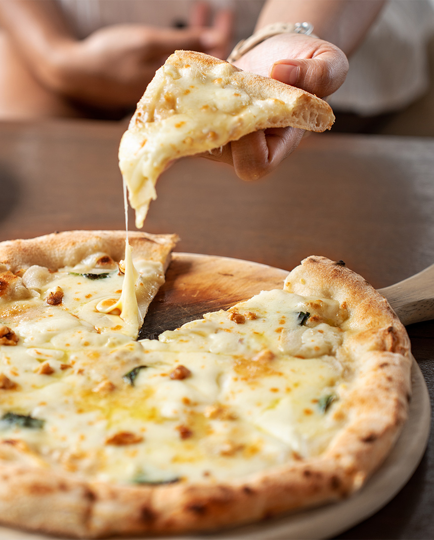 Pizza Quattro Formaggi - Rezept - Gustini - italienischer Foodblog